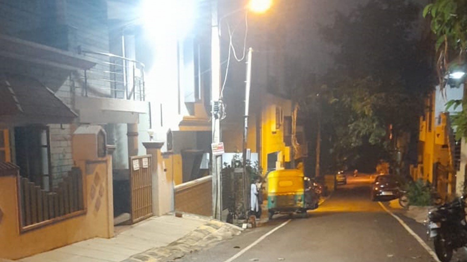 Leadsun Solar Light VS On Grid Street Light